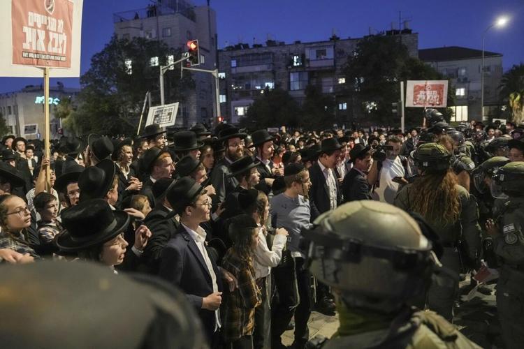 Ultra-Orthodox protest against order to enlist in Israeli military ...