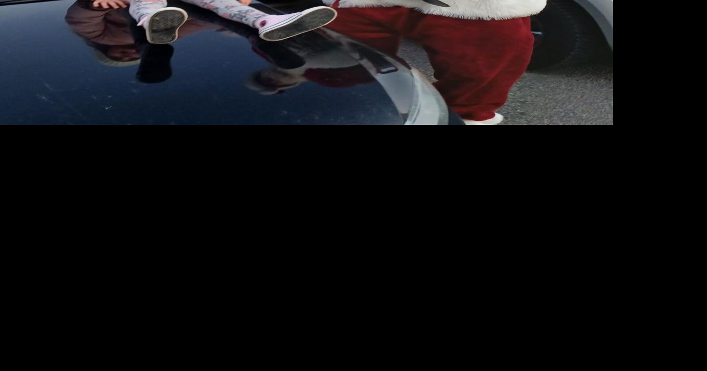 Ancaster’s Santa Claus event attracts hundreds of families
