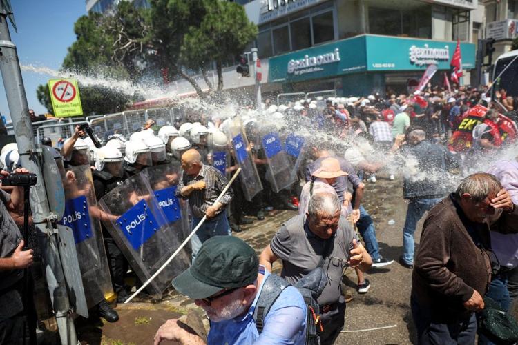 Turkish riot police use water cannons ahead of deposed opposition ...