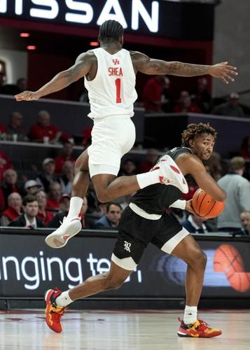 Cryer scores 15 as No. 3 Houston rolls to 75-39 win over Rice