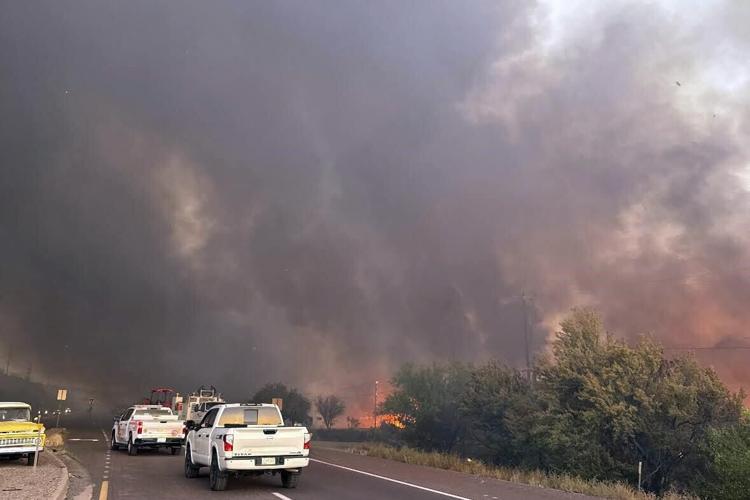 Key Phoenix-to-Las Vegas highway reopens after wildfire claims 6 homes near historic Arizona town