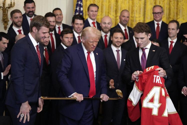 Trump sticks to hockey, avoids tariff talks during Stanley Cup champion ...