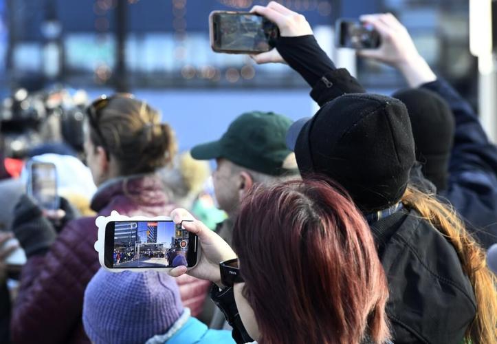 ‘It’s a great race’: Thousands run Around The Bay on a perfect morning