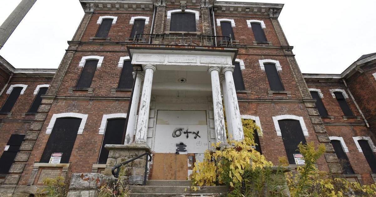 Trespass tourism ‘out of control’ at decaying Hamilton asylum wing ...