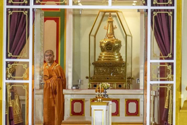 Relic of the Buddha loaned by China gets a warm welcome in Thailand