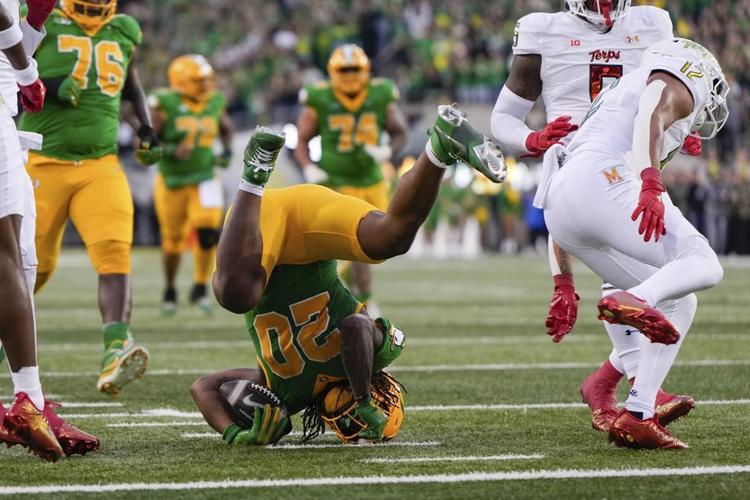Gabriel breaks NCAA total TDs record and No. 1 Oregon downs Maryland 39-18