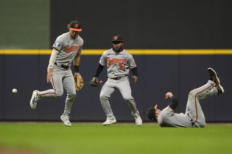 Orioles outfielder Ramón Laureano leaves game after hurting his ankle ...