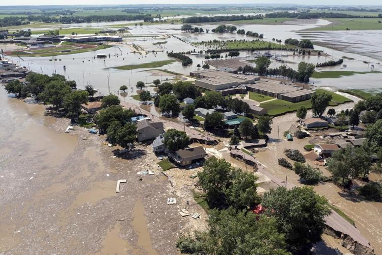 Iowa floodwaters breach levees as even more rain dumps onto parts of ...