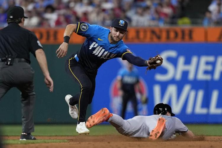 Diamondbacks hit 3 HRs, power way to 5-4 series-opening win over Phillies