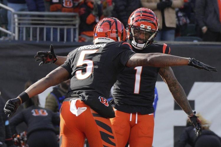 Burrow throws 3 TD passes and Bengals keep playoff hopes alive with 24 ...