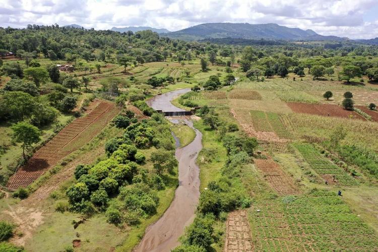To make water last year-round, Kenyans in dry regions are building sand ...