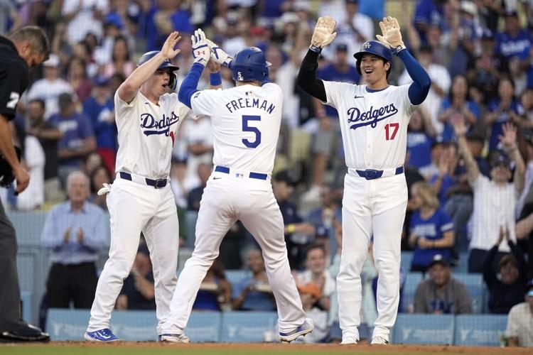Christian Walker hits 16th and 17th career homers at Dodger Stadium ...