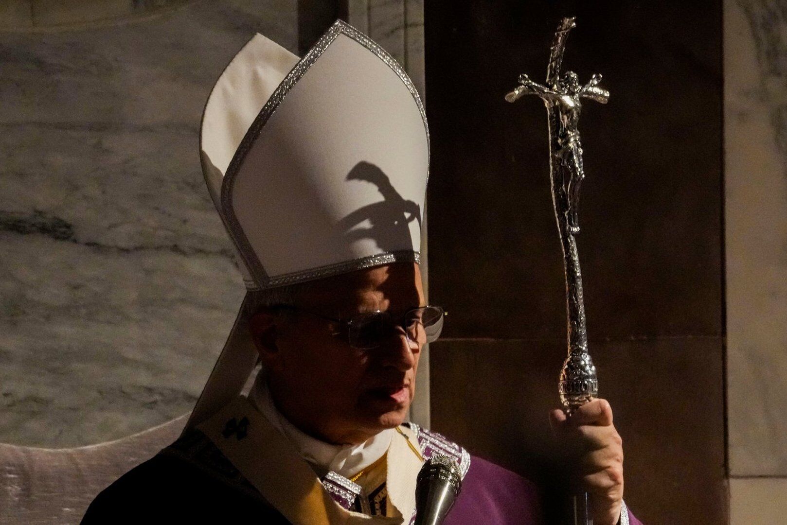 Breakaway Catholic group rejects Vatican talks, indicating collision ...