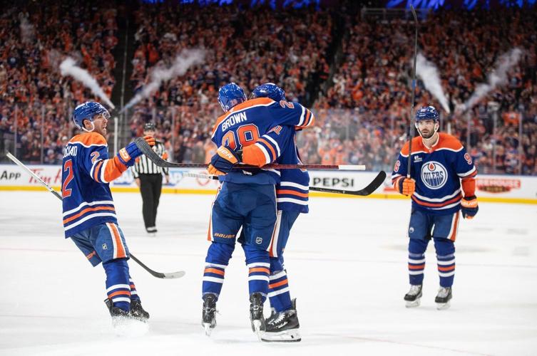 Oilers score 4 goals in third period to beat Kings 7-4, trail series 2-1
