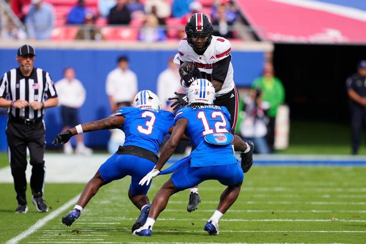 Kevin Jennings accounts for 4 TDs in SMU's victory over Louisville to ...