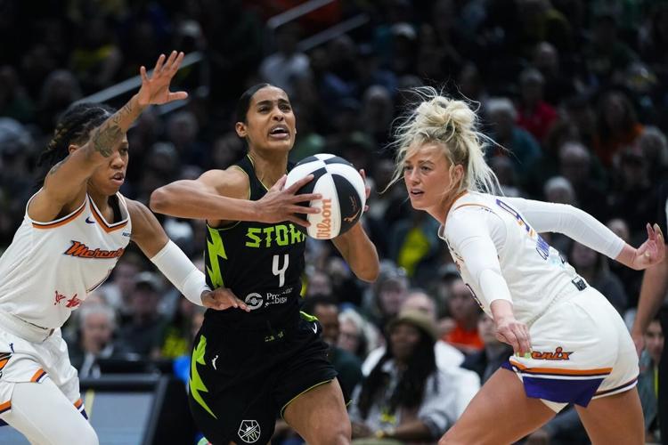Ezi Magbegor scores 13 of her 21 points in the 1st quarter as Storm ...