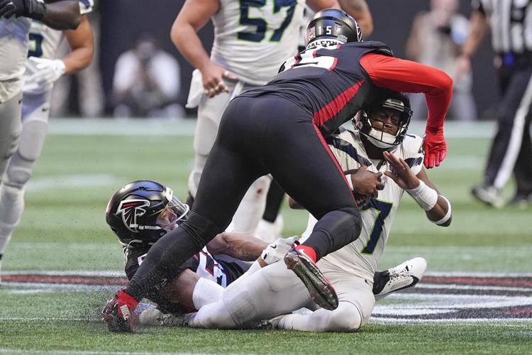 Smith throws 2 TD passes, Seahawks defense dominates in a 34-14 win ...