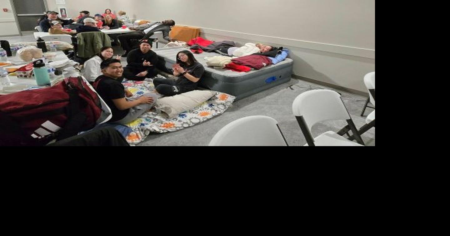 Stranded travellers find refuge in Oakville, Portage during storm