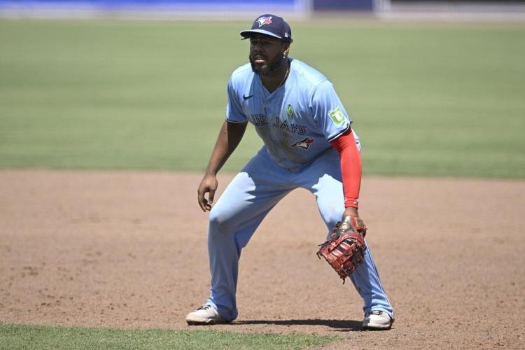 Clement up for two awards as five Blue Jays named Gold Glove finalists