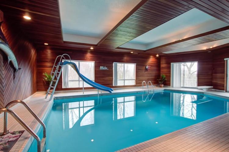 Dundas home listed for $2.4M features indoor pool and ‘panoramic views ...