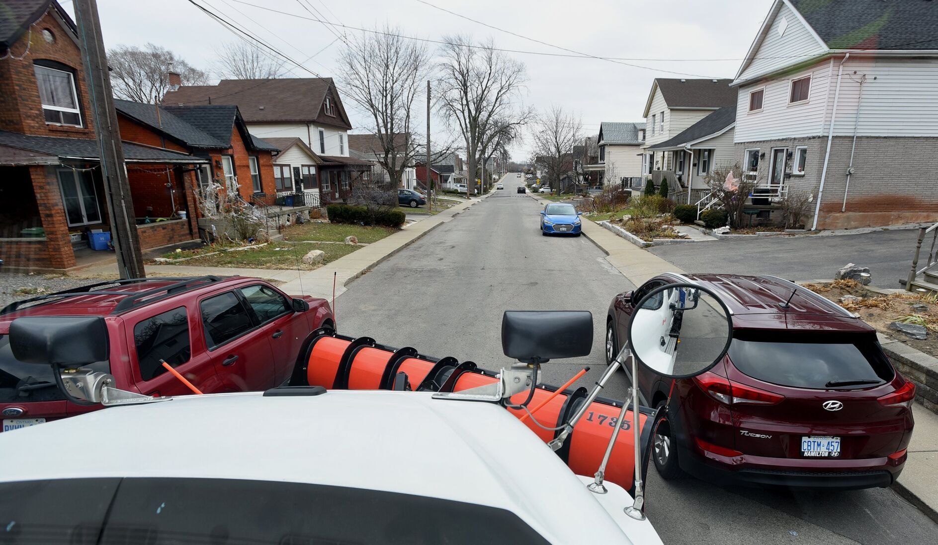 City to pilot parking ban on narrow streets in big snowfalls