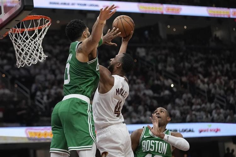 Jayson Tatum scores 33 points, Celtics rebound from loss to beat Cavs 106-93 for 2-1 series lead