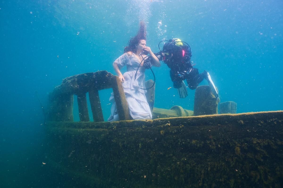 Guinness World Record for deepest underwater photo shoot