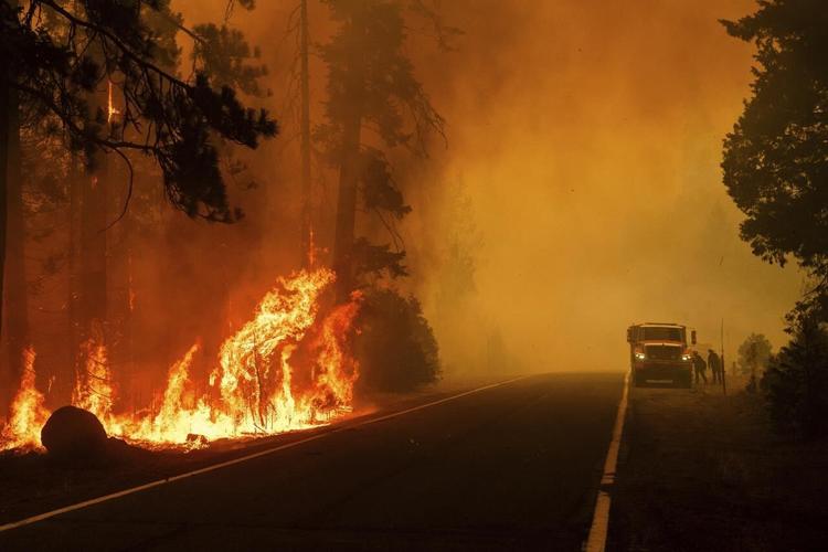 Huge California wildfire chews through timber in very hot and dry weather