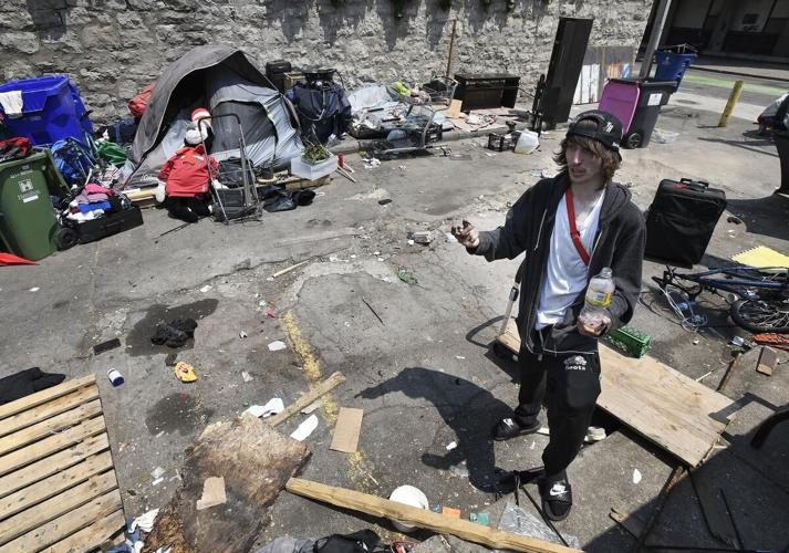 Police urging encampment dwellers to leave Hamilton City Hall