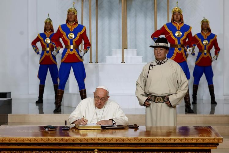Pope starts Mongolia visit by praising the country's religious freedom ...