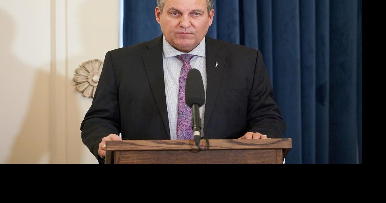 Manitoba cabinet minister quoted Winston Churchill on skirts, apologizes