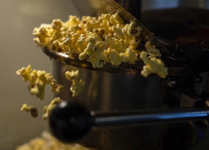 How an Oscar-winning filmmaker helped a small-town art theater in Ohio ...