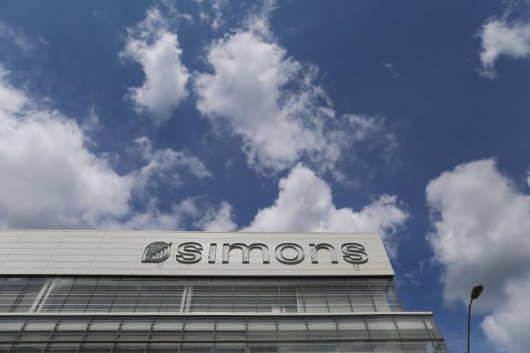 Toronto's first Simons location marks 'new chapter' for department ...