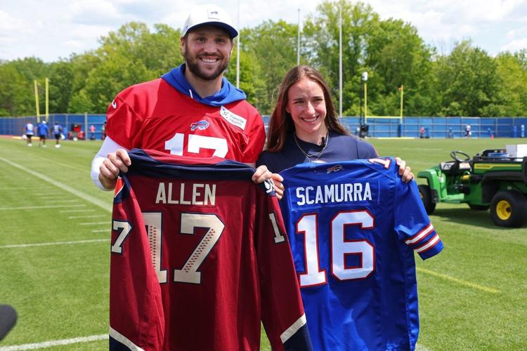 Hayley Scamurra gets a thrill showing off US hockey gold medal with ...