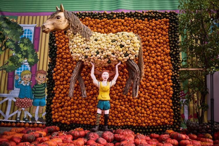 Pumpkin festival near Berlin features giant sculptures of powerful ...
