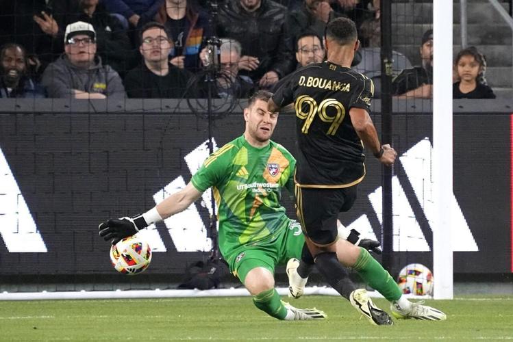 Bouanga, LAFC beat Dallas 1-0, extend win streak to 5 games -- all shutouts