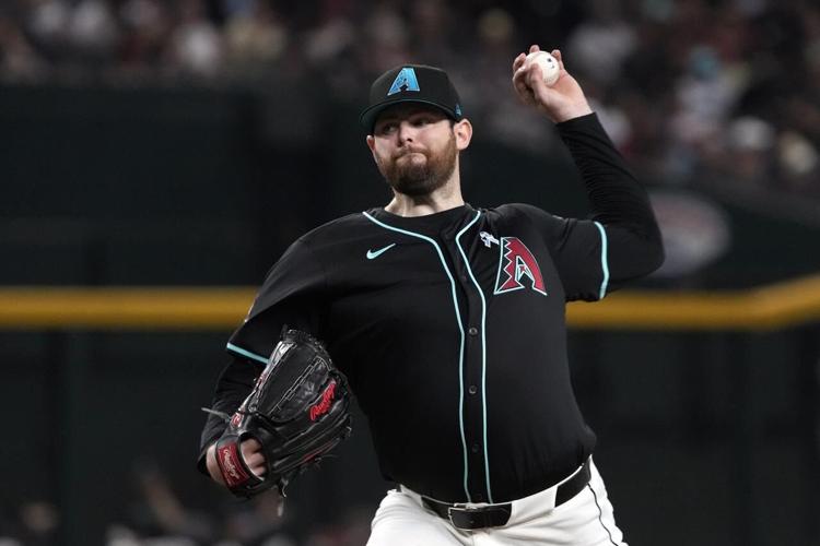 Walker, Diamondbacks strike early, rout White Sox 12-5