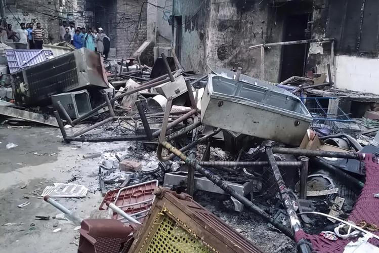 Muslim mobs attack churches in eastern Pakistan after accusing ...