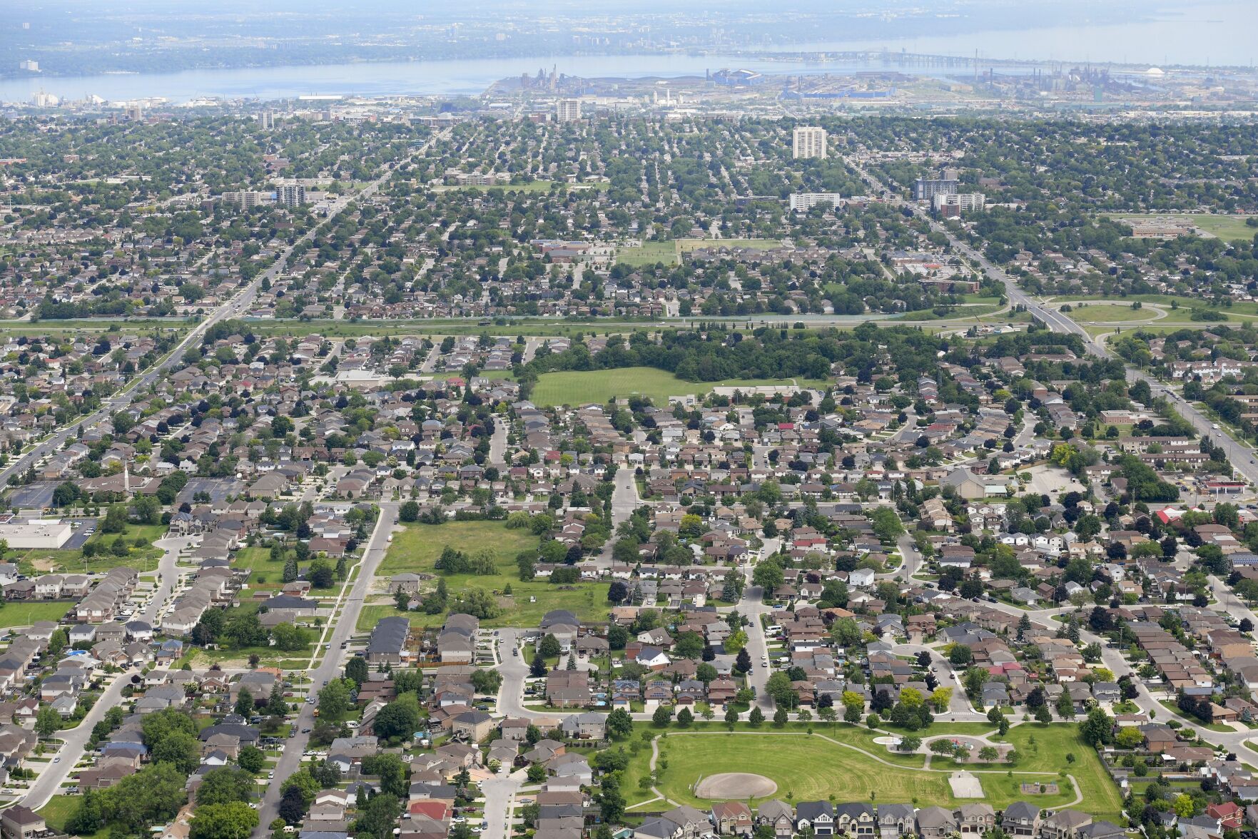 Hamilton Mountain race heats up as NDP, Liberals spar online