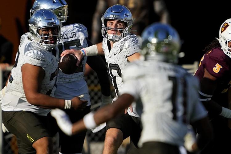 Nix throws for 404 yards, 6 TDs as No. 6 Oregon rolls to 49-13 win over ...
