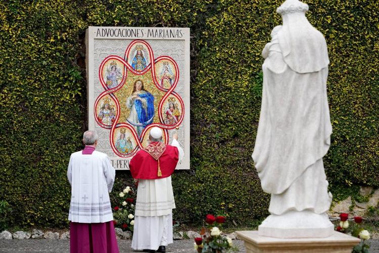 Pope gets invitation to visit Peru during a Vatican garden party, then ...