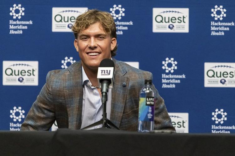 1 Mississippi, 2 Mississippi: First-round QB Jaxson Dart welcomed to Giants by Eli Manning