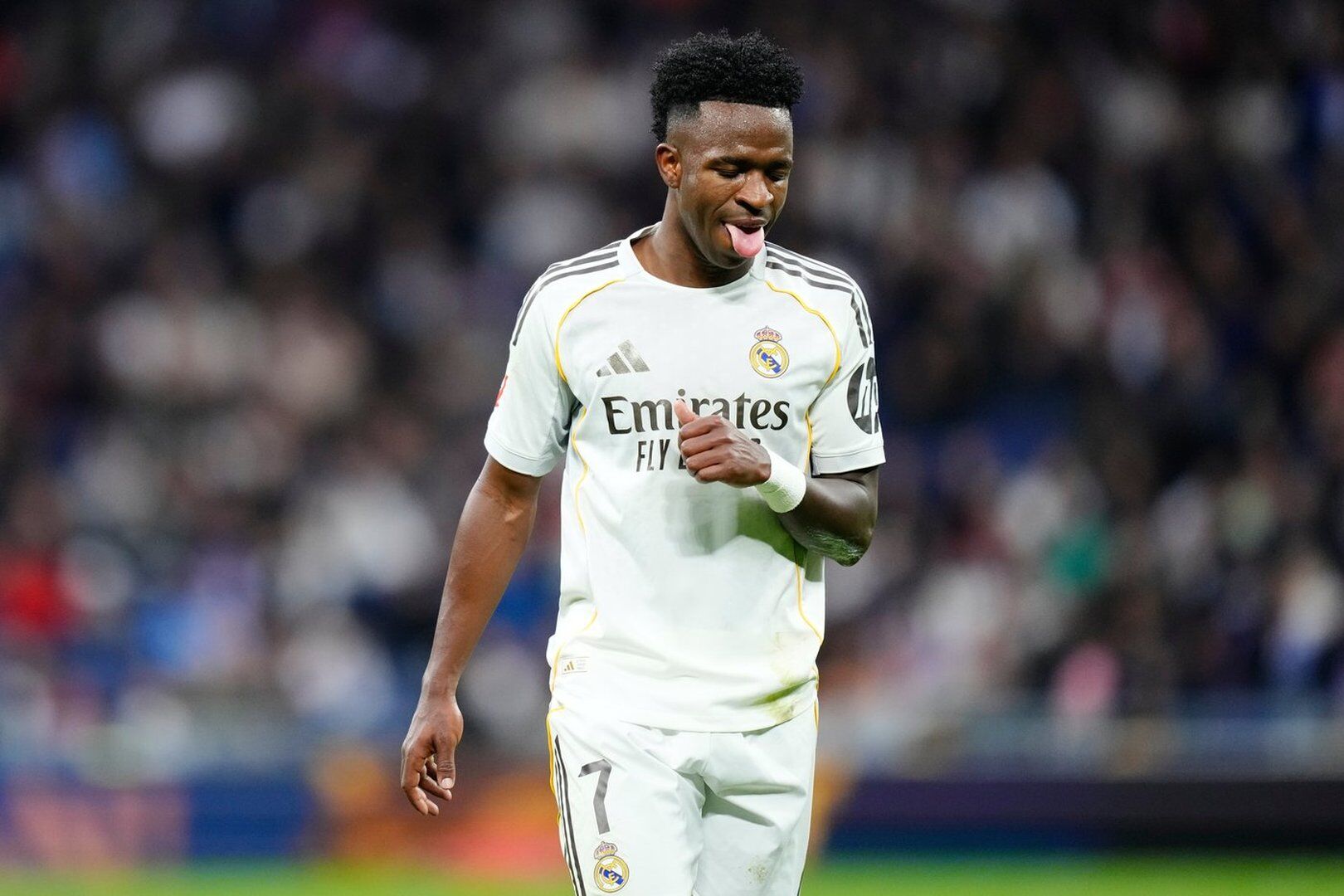Vinícius wins over fans with 3 assists and a goal in Real Madrid's 6-1 ...