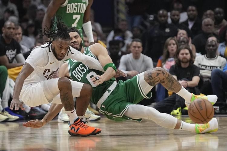 Jayson Tatum scores 33 points, Celtics rebound from loss to beat Cavs 106-93 for 2-1 series lead