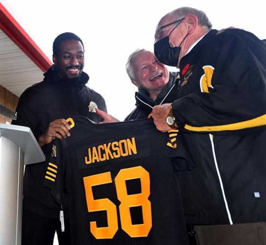 Hamilton honours legendary CFL quarterback Russ Jackson