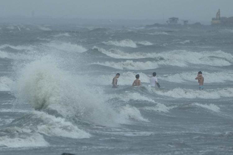 Typhoon Fung-wong leaves damage in the Philippines, in photos
