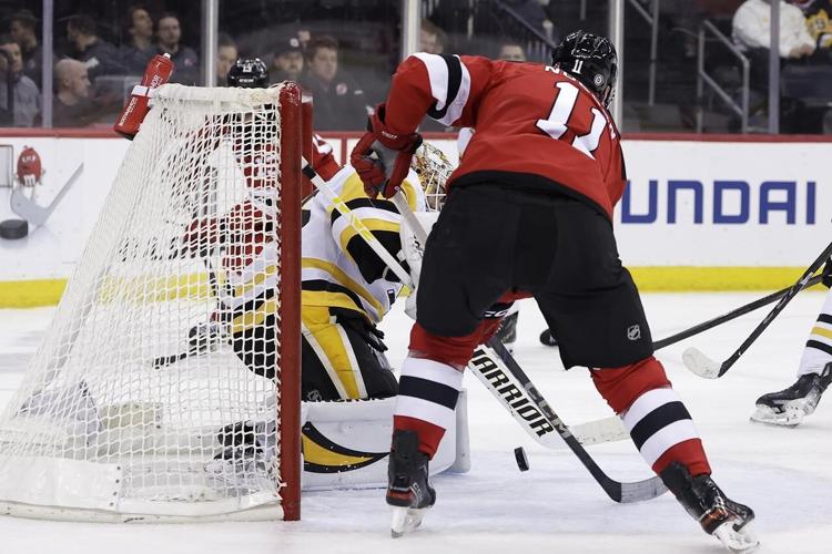 Jacob Markstrom earns 2nd shutout of the season as the Devils beat the Penguins 3-0