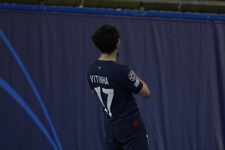 Raphinha scores twice as Barcelona beats PSG 3-2 in 1st leg of ...