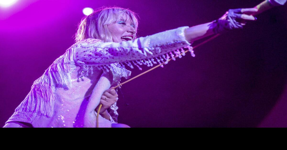 Yeah Yeah Yeahs singer Karen O. drowned out by noise: concert review
