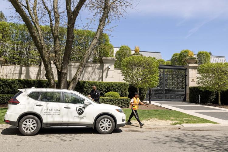 Trespassers. Aspiring artists. And a 'huge entourage.' Drake's Toronto ...